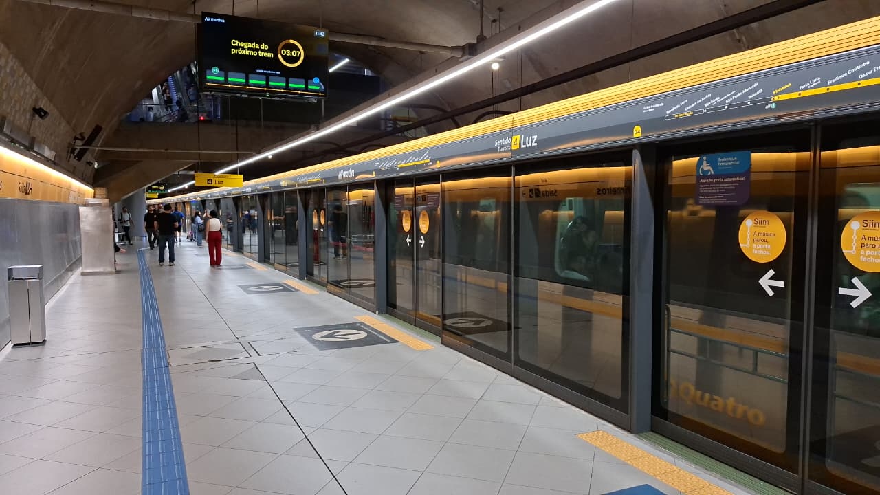 Linha 4-Amarela de metrô em São Paulo inicia rebranding executado pela ...